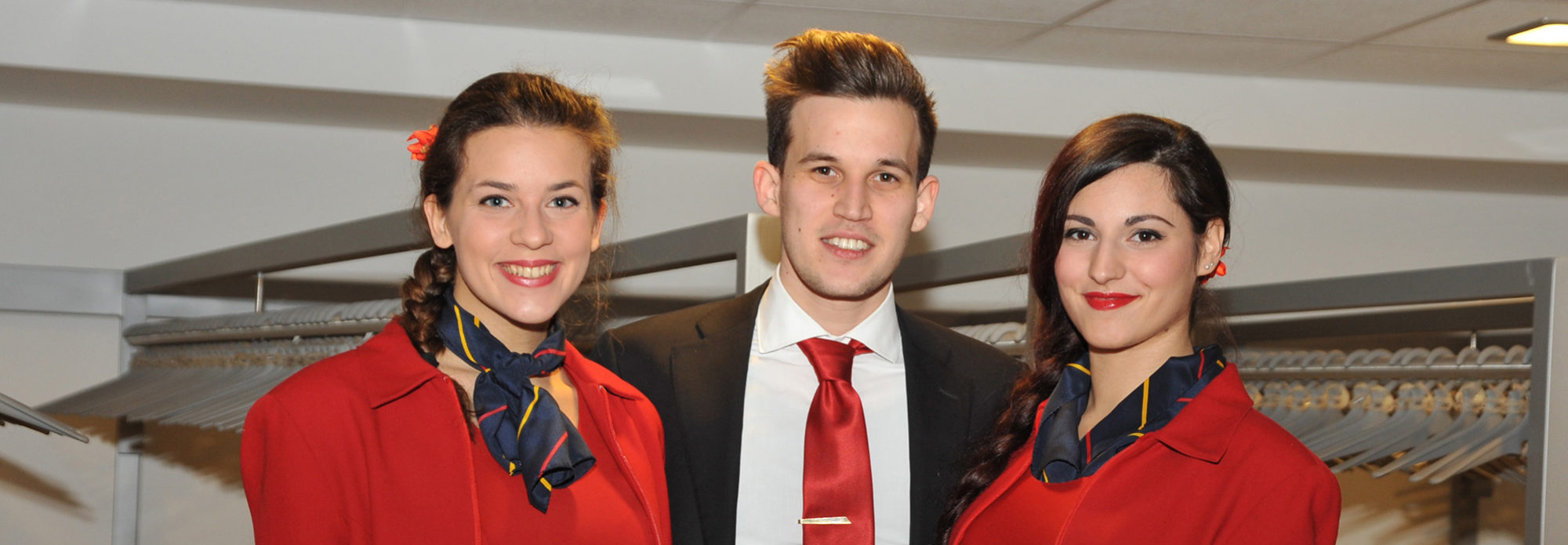 Invia il curriculum per diventare hostess o steward